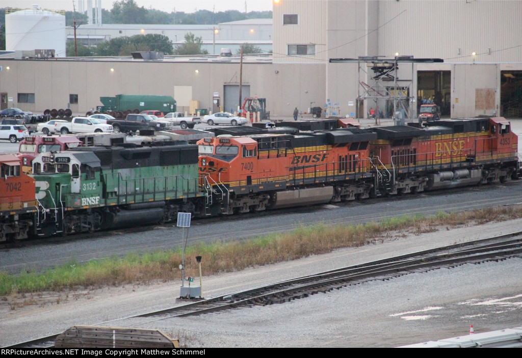 BNSF 7400 & BNSF 4353